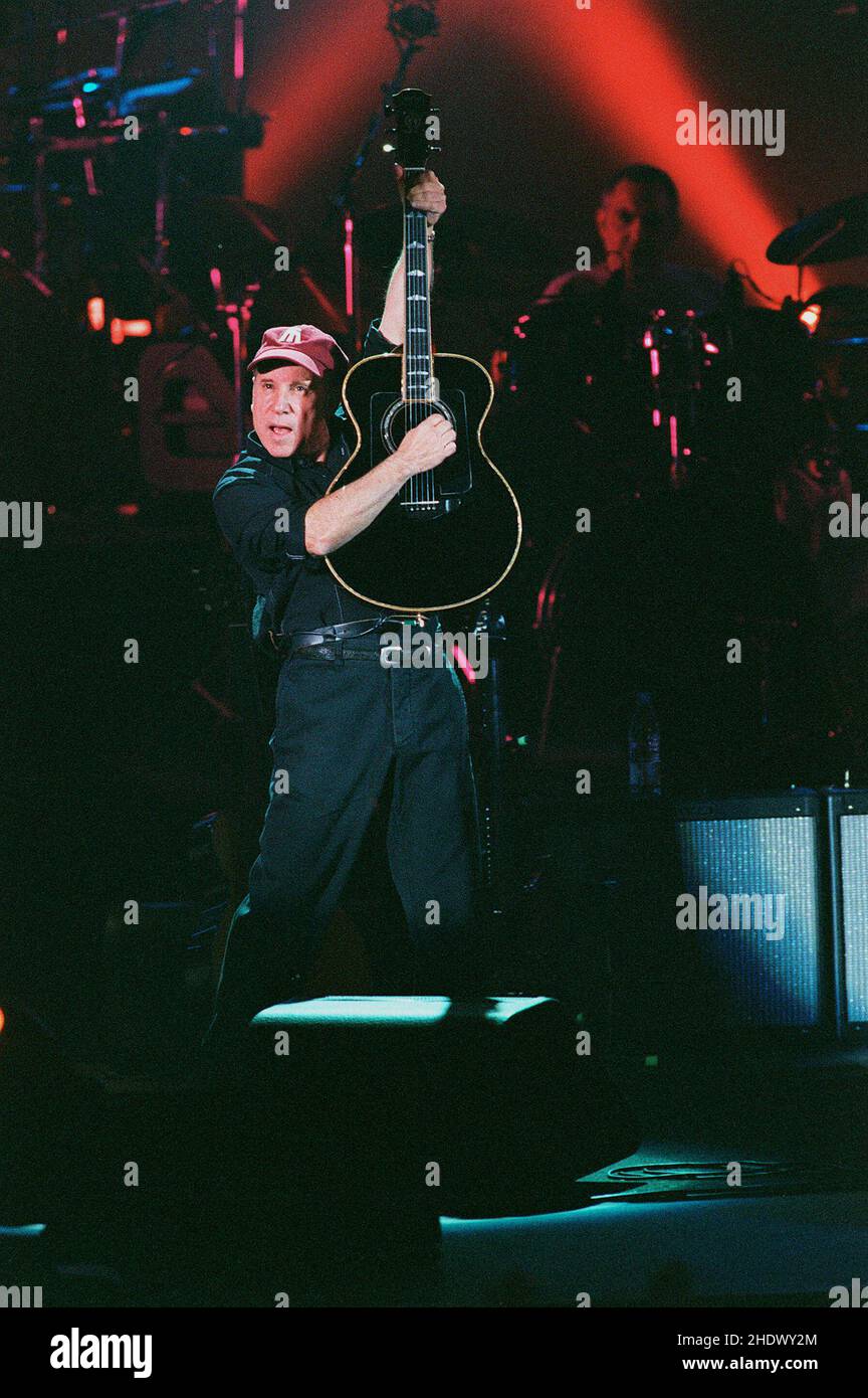 Paul Simon kicking of his UK tour at The Hammersmith Apollo in London ...
