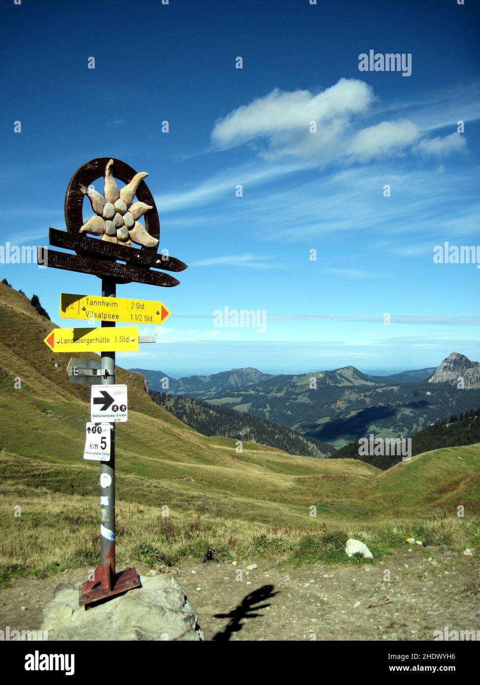 footpath sign, signs, allgäu alps, footpath signs, sign Stock Photo - Alamy