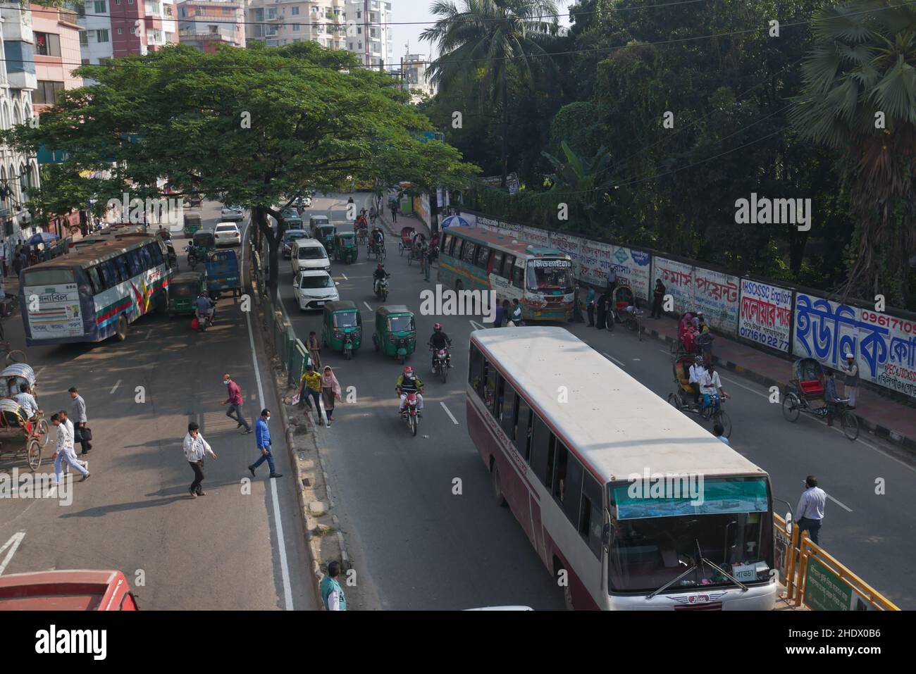 dhaka bangladesh 24th may 2021 .people and traffic moving in crowded ...