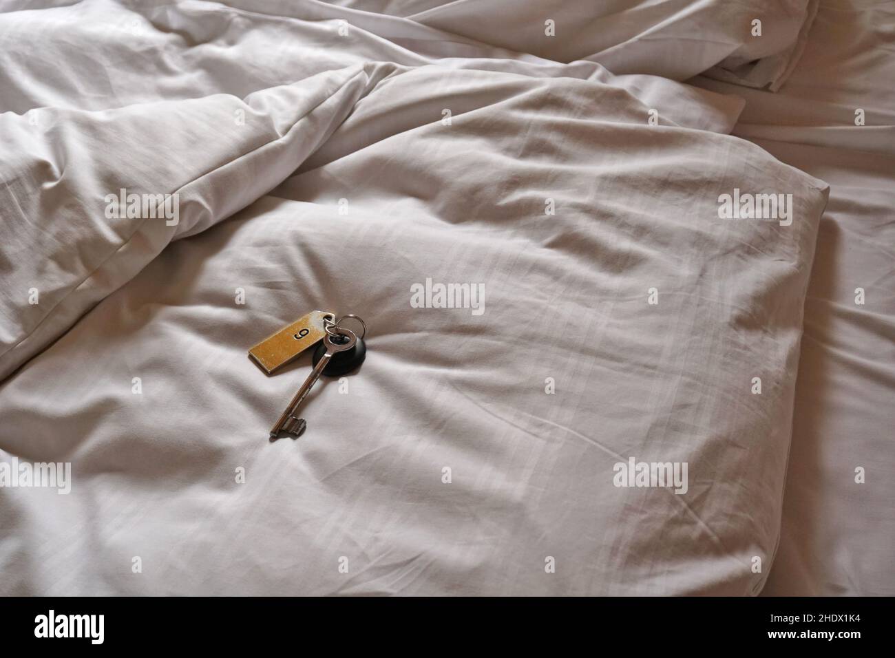 room key, hotel bed, room keys, hotel beds, hotels Stock Photo - Alamy