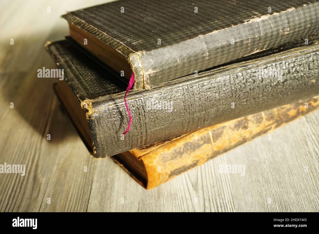 Antique book books hi-res stock photography and images - Alamy