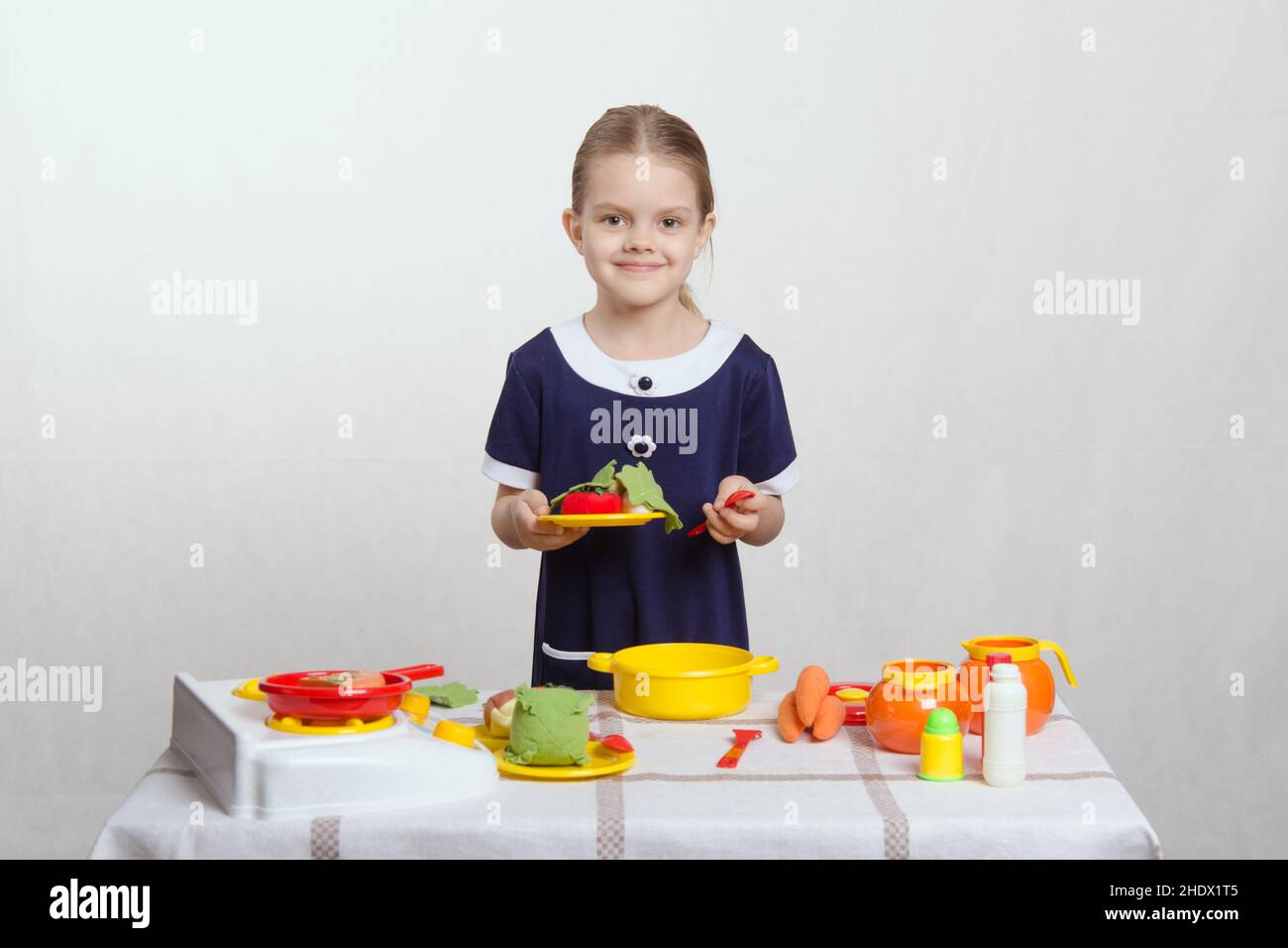 girl, playing, cooking, serve, girls, play, to cook, serves Stock Photo ...
