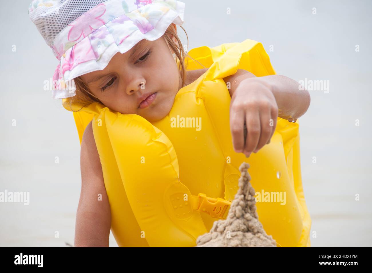 Girl sandcastle hi-res stock photography and images - Alamy