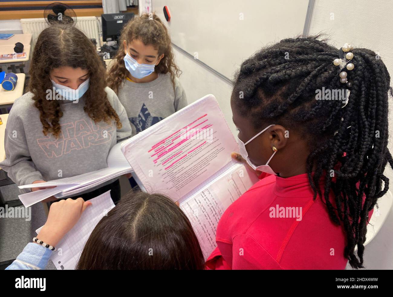Middle school classroom project hi-res stock photography and images - Alamy