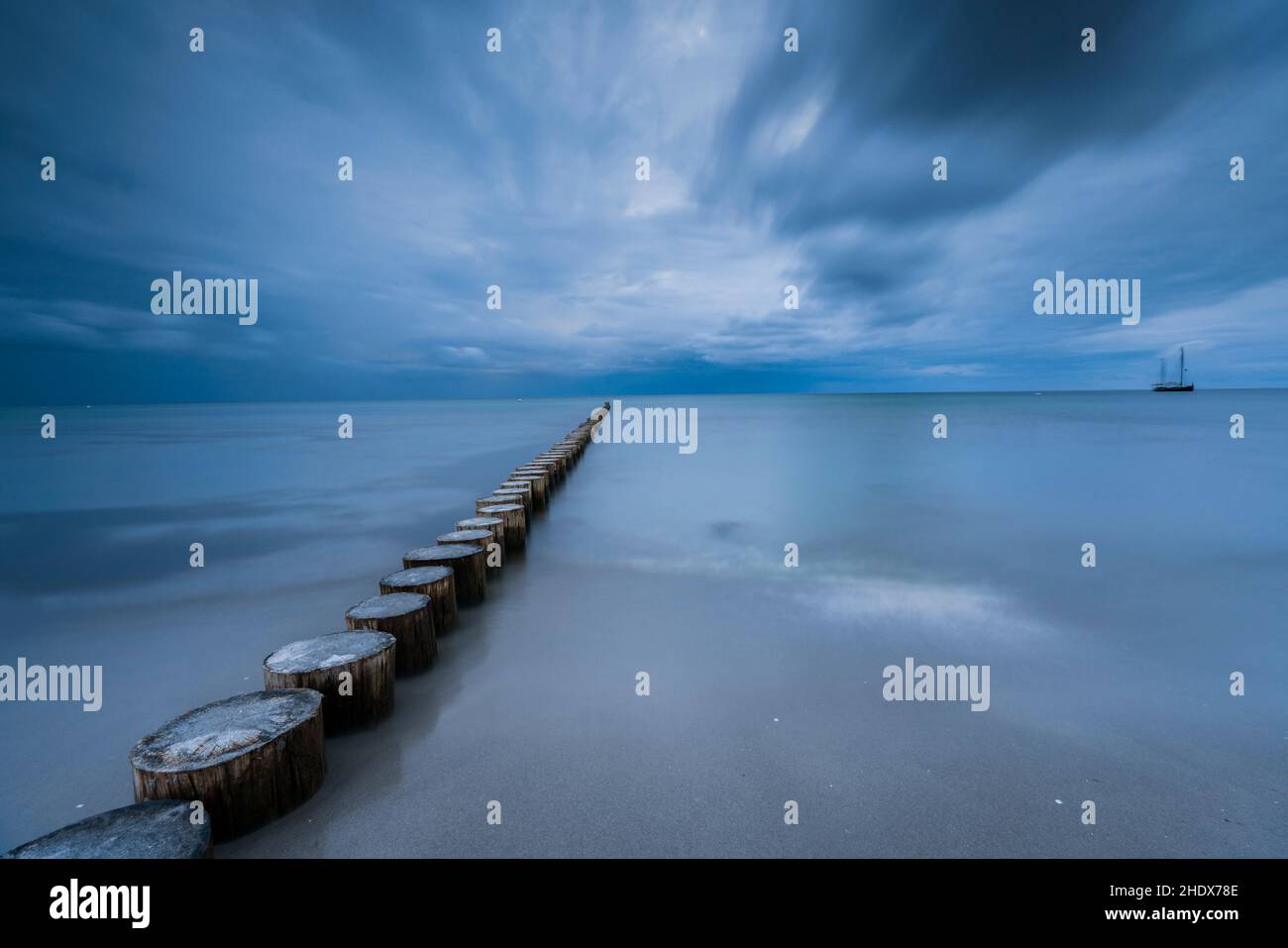 Groynes sailboat hi-res stock photography and images - Alamy