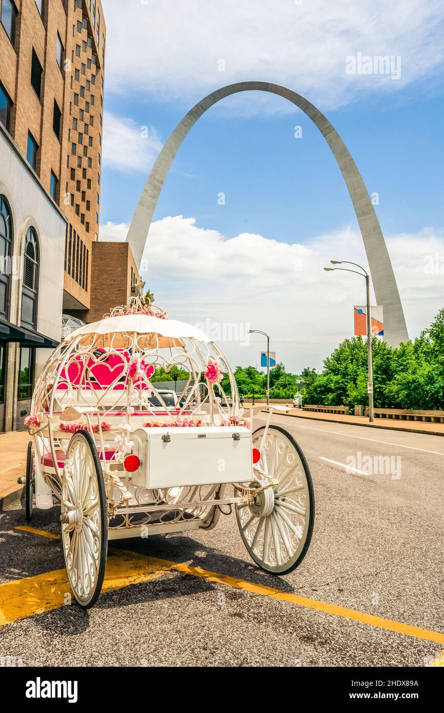 Carriage arch hi-res stock photography and images - Alamy