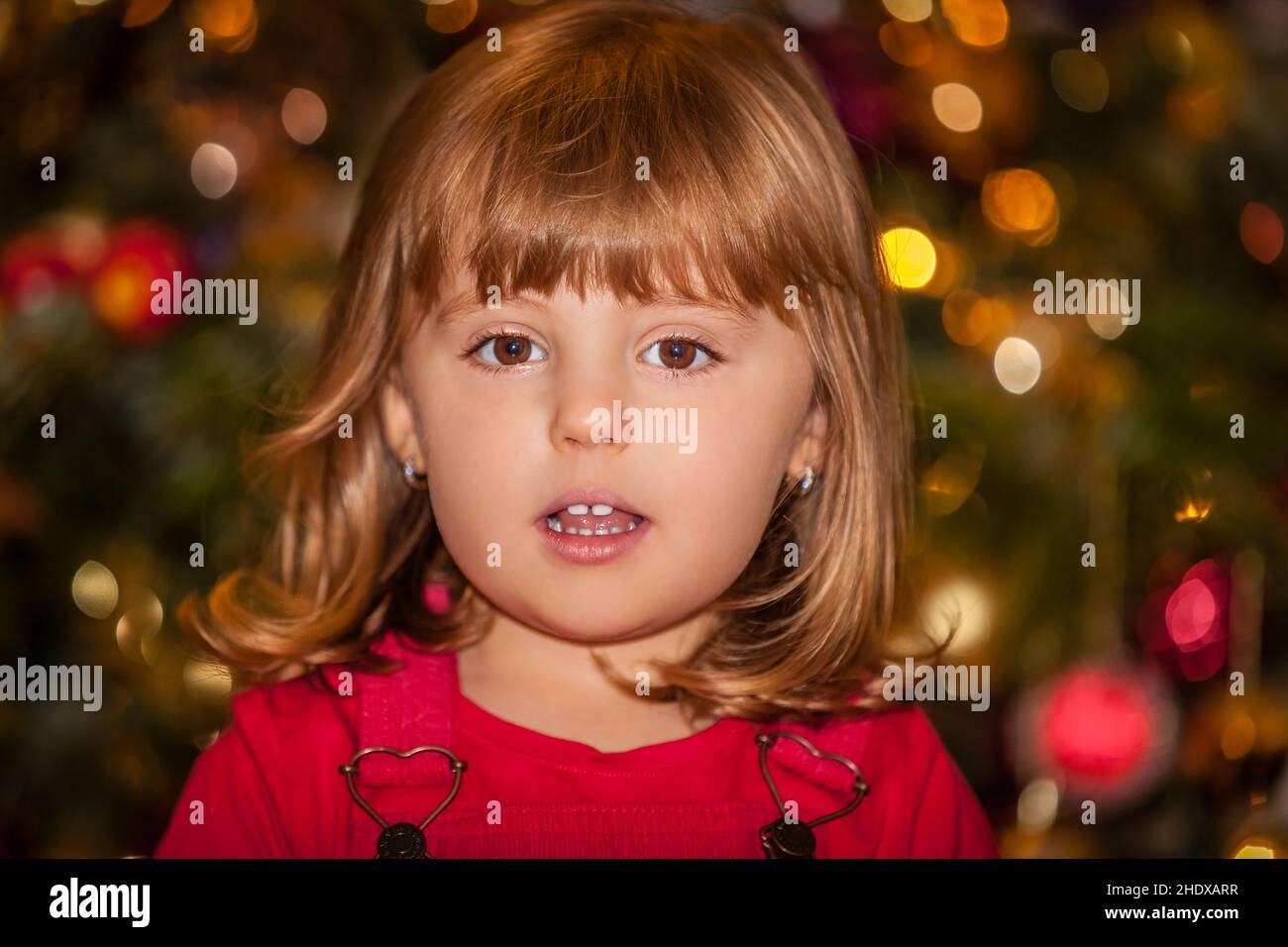 Christmas singing kids hi-res stock photography and images - Alamy