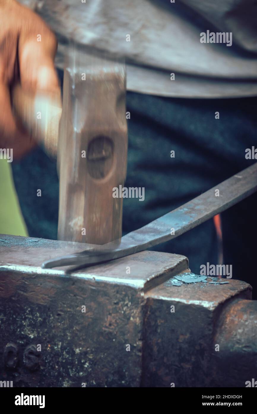 hammering, blacksmith, blacksmiths Stock Photo - Alamy