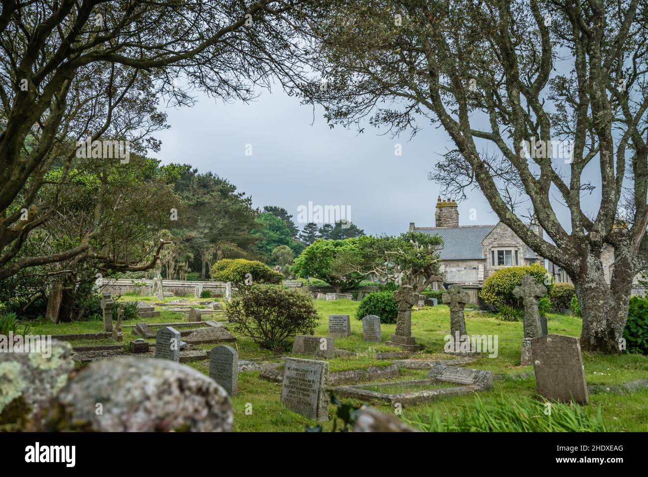 Cemeteries in the uk hi-res stock photography and images - Alamy