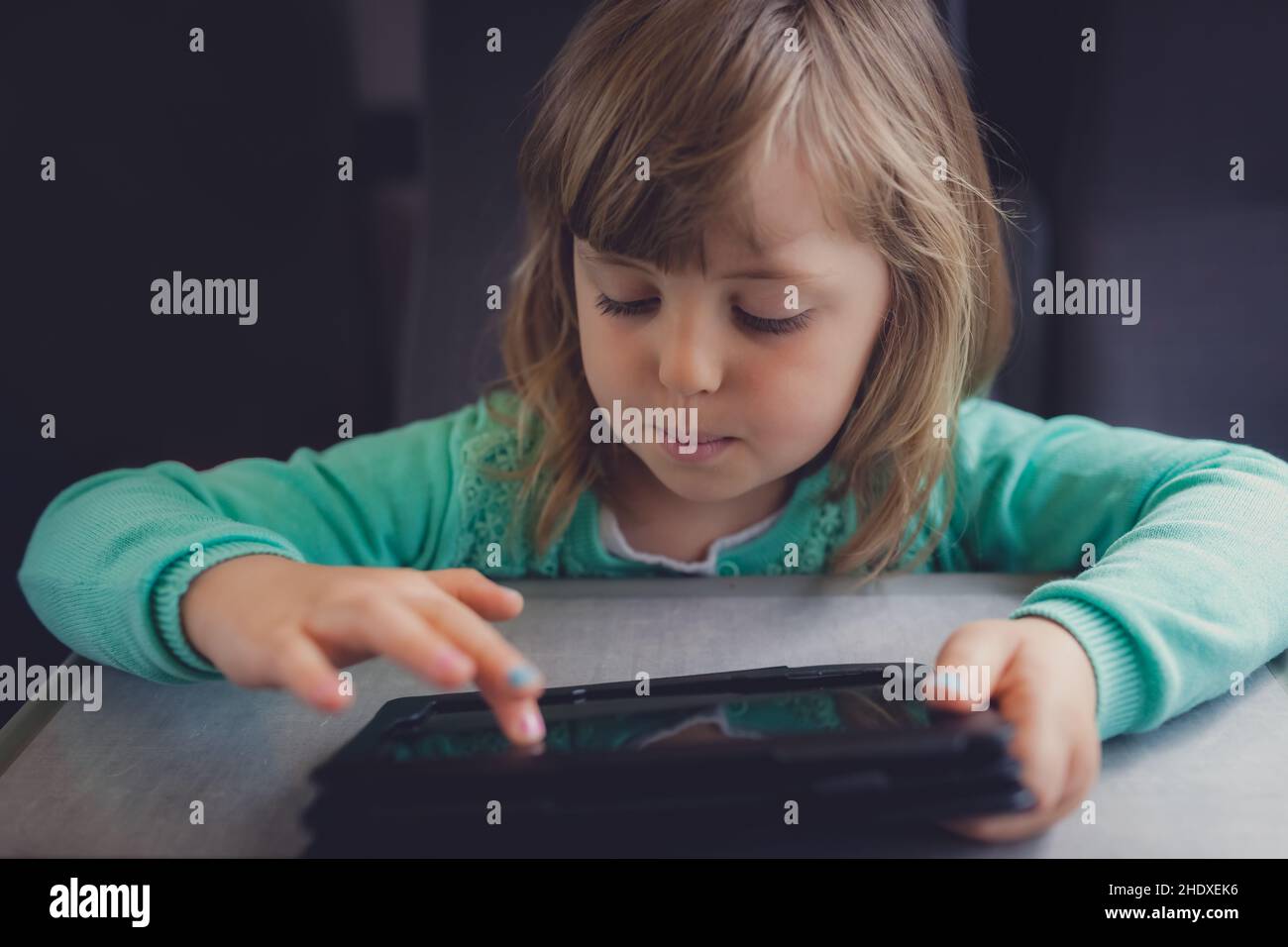 Girls touchscreen tablet hi-res stock photography and images - Alamy