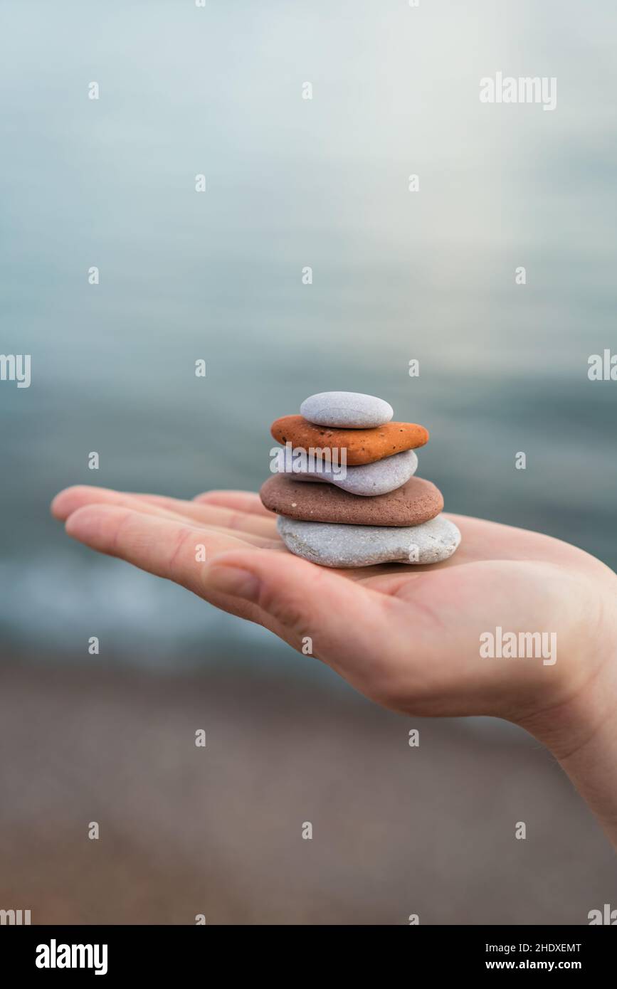 holding, pebble, balance, pebbles, balances Stock Photo - Alamy