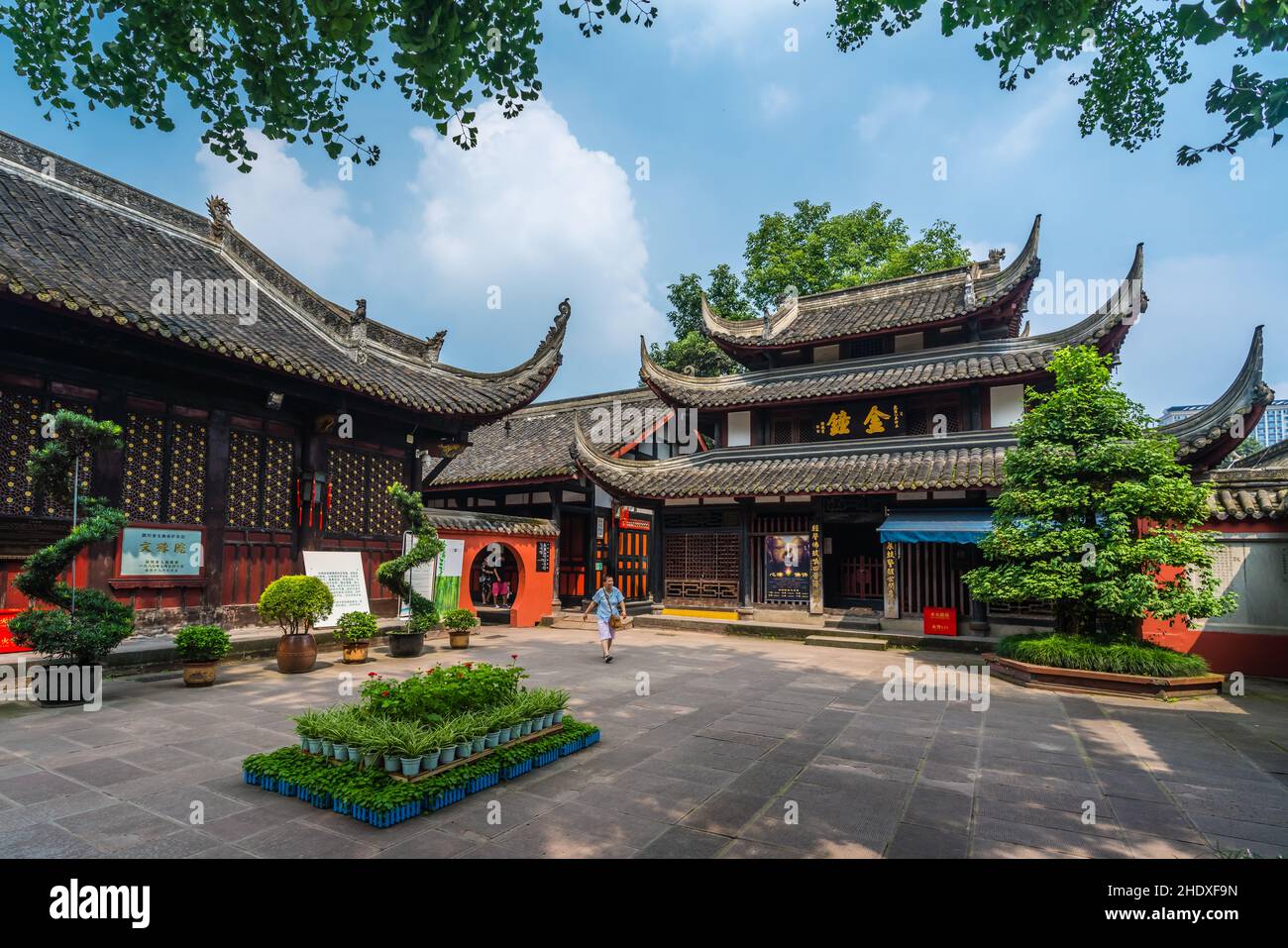 buddhist, chengdu, wenshu yuan monastery, buddhists Stock Photo - Alamy