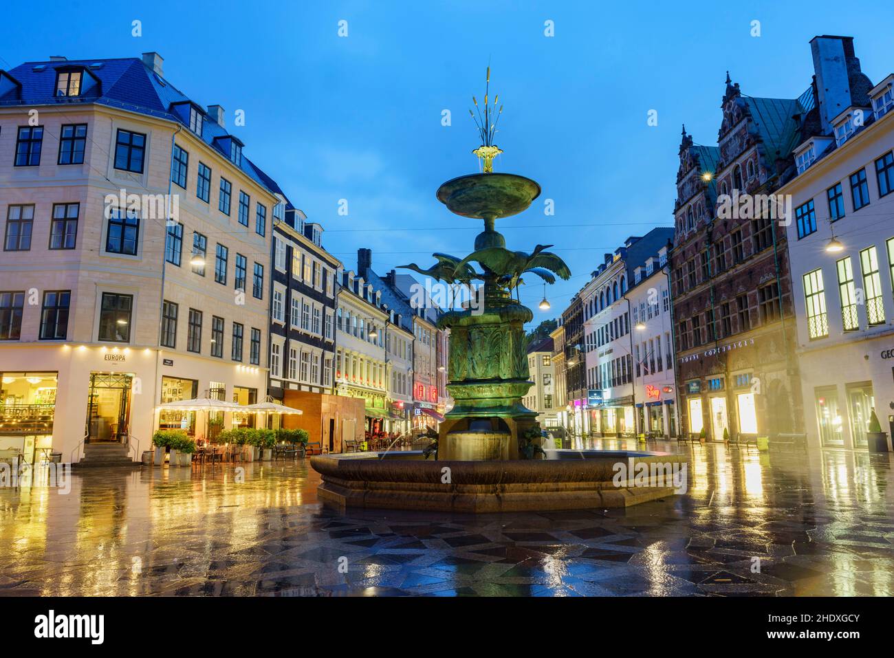 Stork fountains hi-res stock photography and images - Alamy