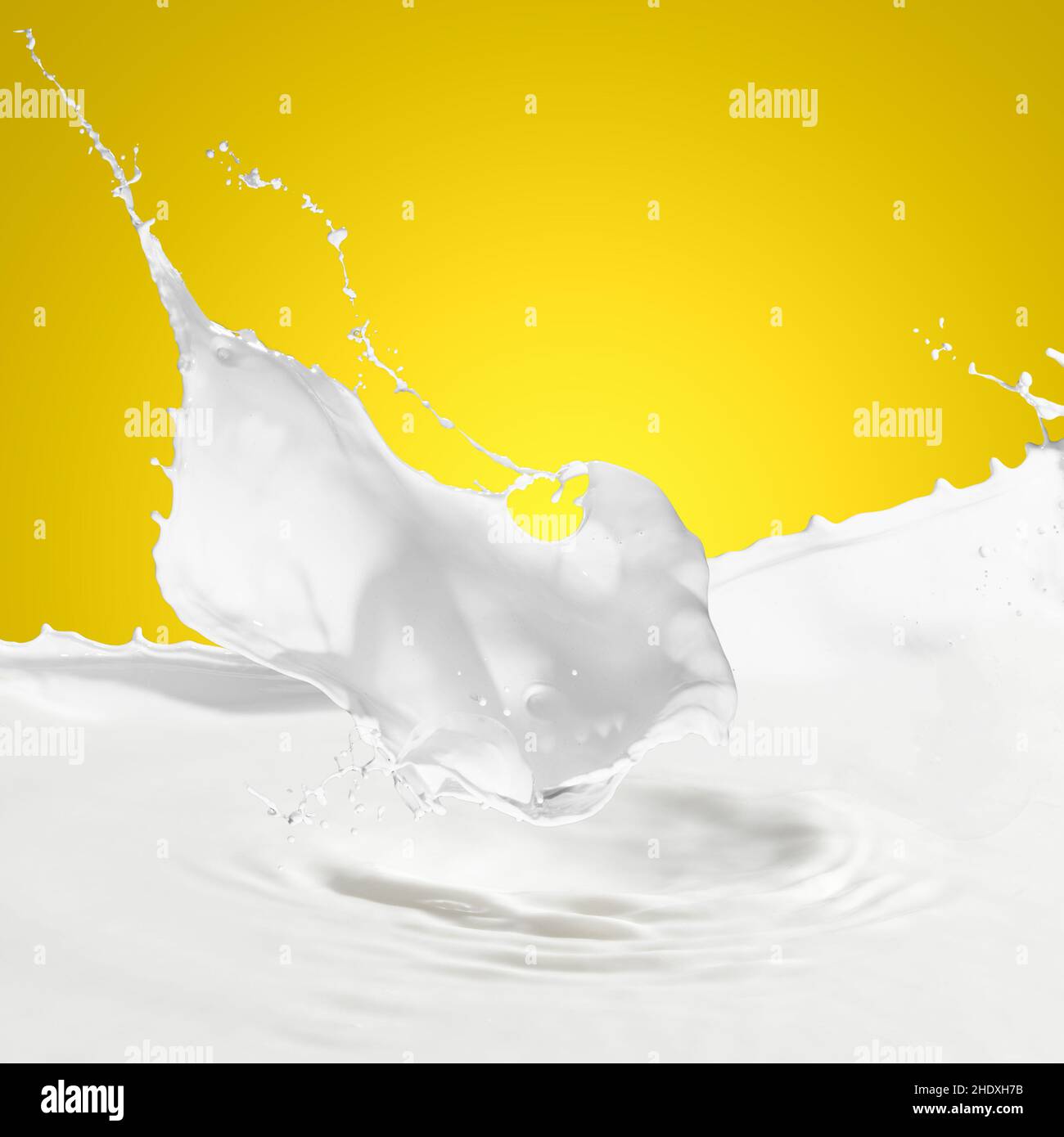 Milks splash hi-res stock photography and images - Alamy