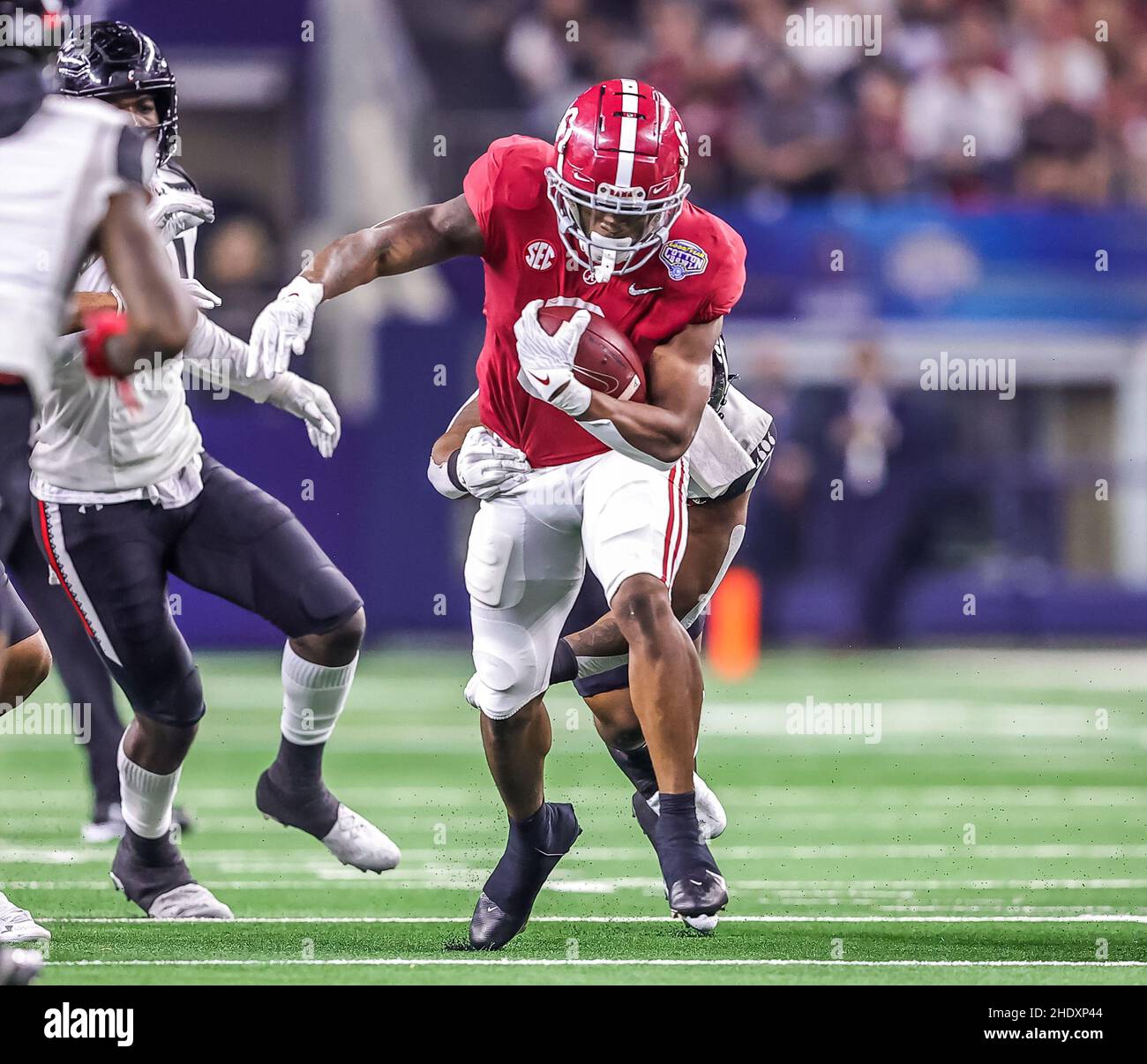 Arlington, Texas, USA. 31st Dec, 2021. Alabama Crimson Tide runningback ...