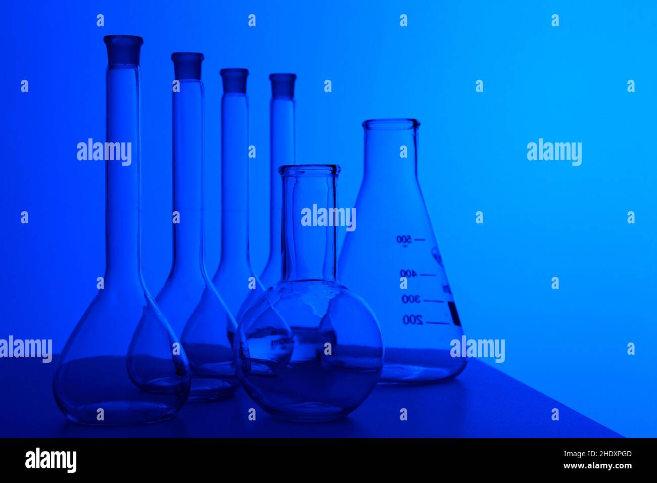 Laboratory equipments science chemistry hi-res stock photography and ...