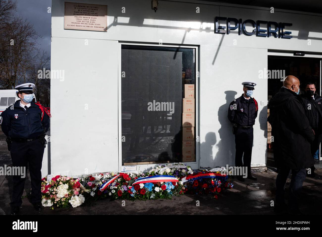 Paris, France. 07th Jan, 2022. This photo shows a plaque and flowers ...