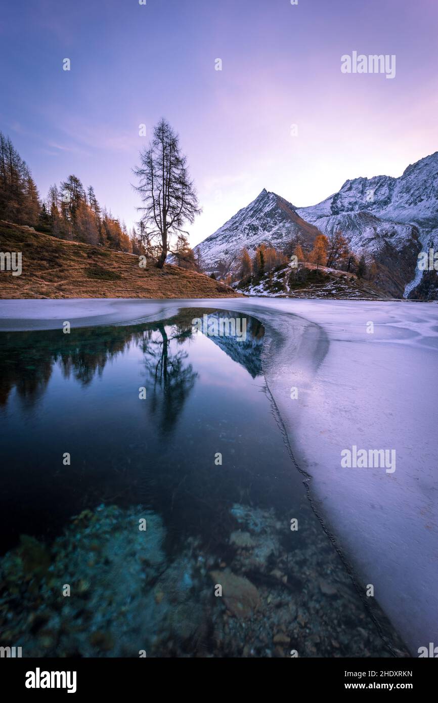 Lac bleu hi-res stock photography and images - Alamy