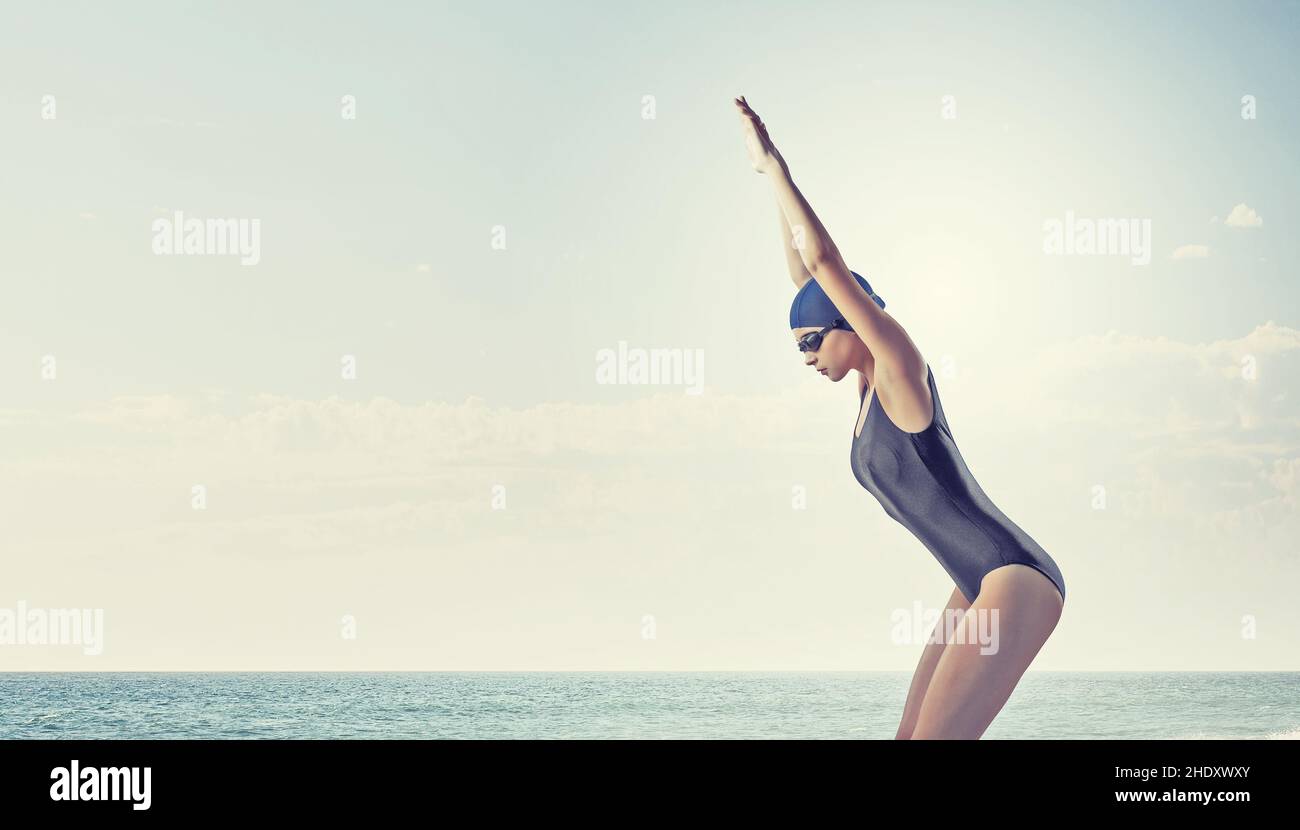 Female swimmers ready hi-res stock photography and images - Alamy