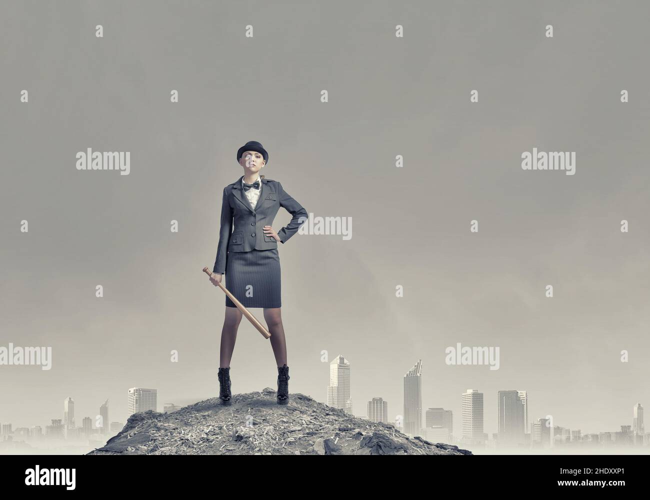 Young woman baseball bat view hi-res stock photography and images - Alamy