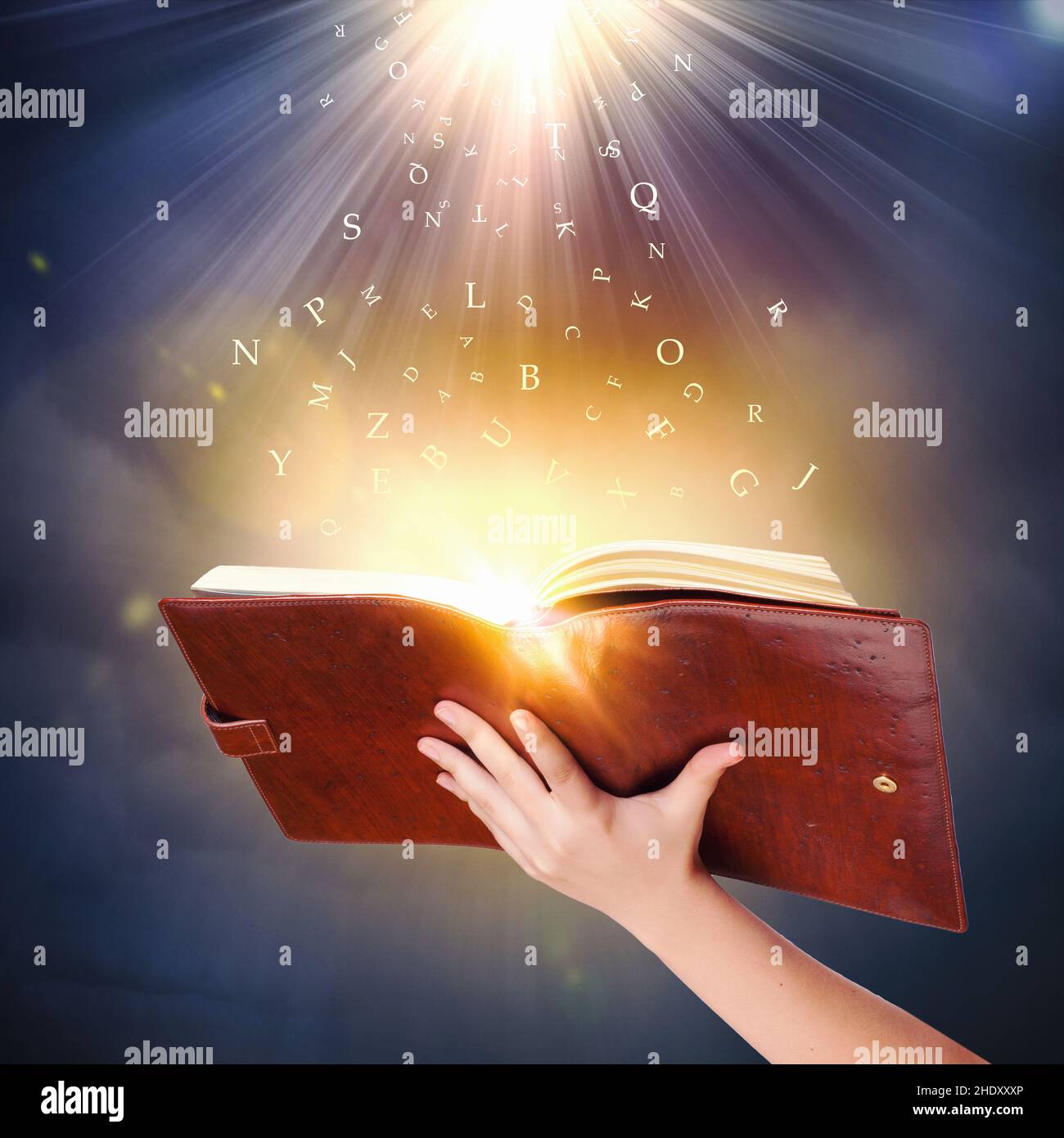 Reading with pictures hi-res stock photography and images - Alamy