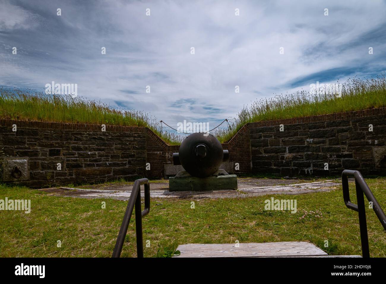 9-inch rml gun in fort charlotte on georges island Stock Photo - Alamy