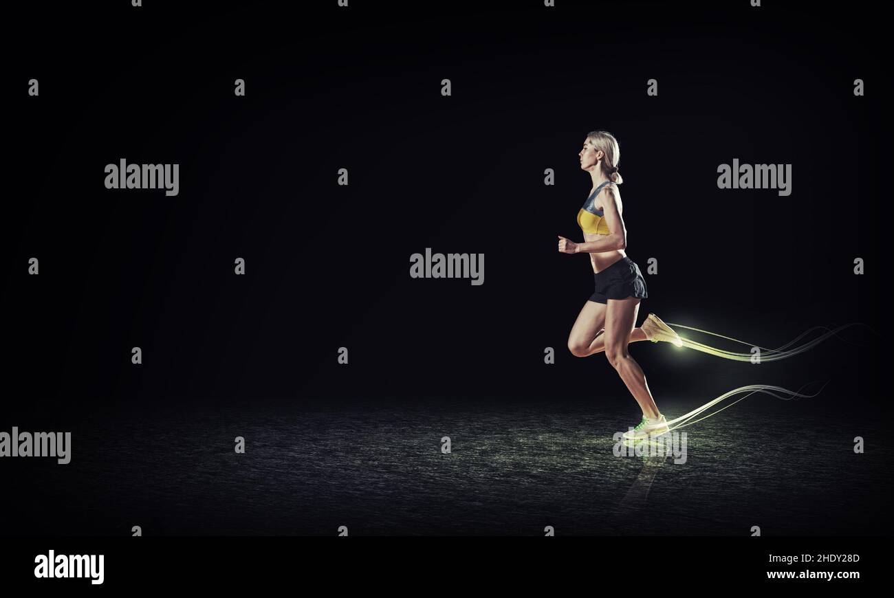 Female track sprinters hi-res stock photography and images - Alamy