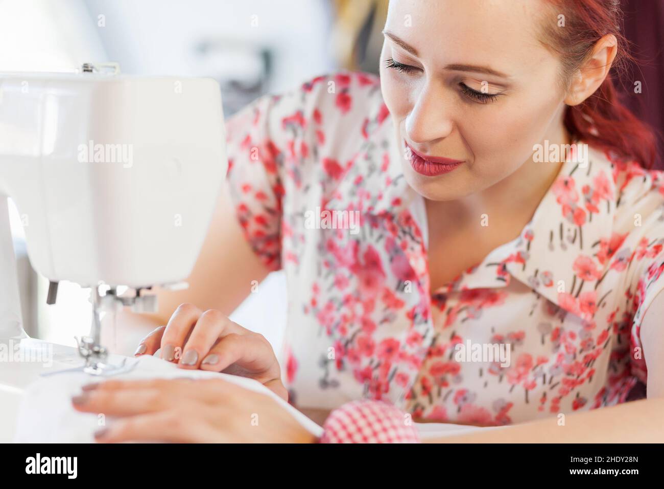 tailor, sewing machine, tailors, sewing machines Stock Photo - Alamy