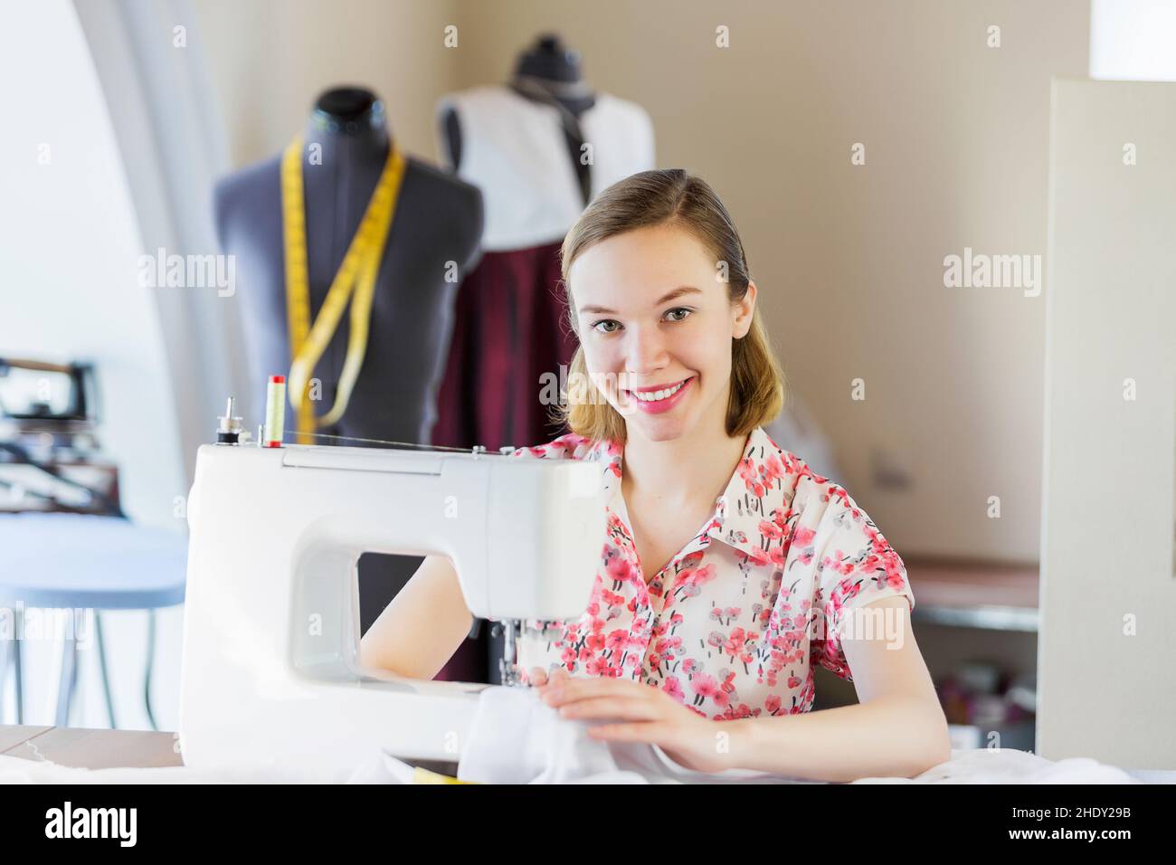 Ladies tailor hi-res stock photography and images - Alamy