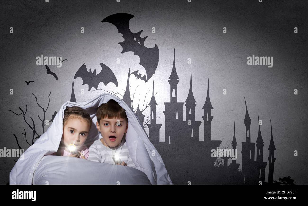 Children frightened ghosts hi-res stock photography and images - Alamy