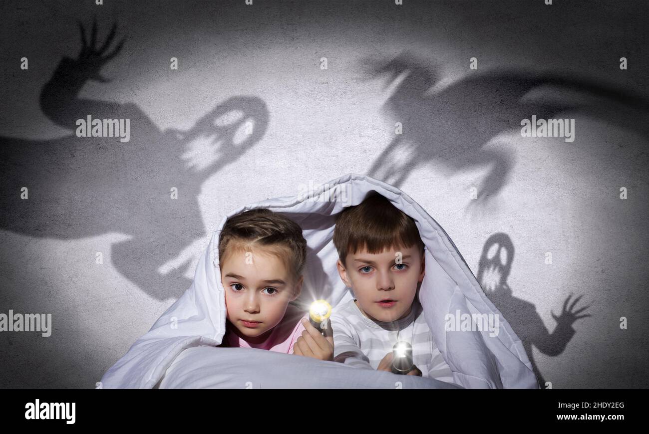 fear, siblings, ghosts, bedtime, fears, ghost, bedtimes Stock Photo - Alamy