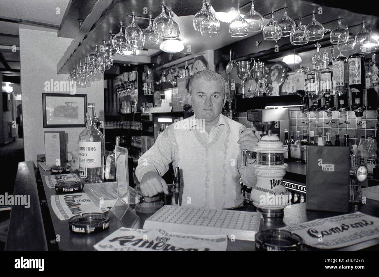 1980s bar hi-res stock photography and images - Alamy