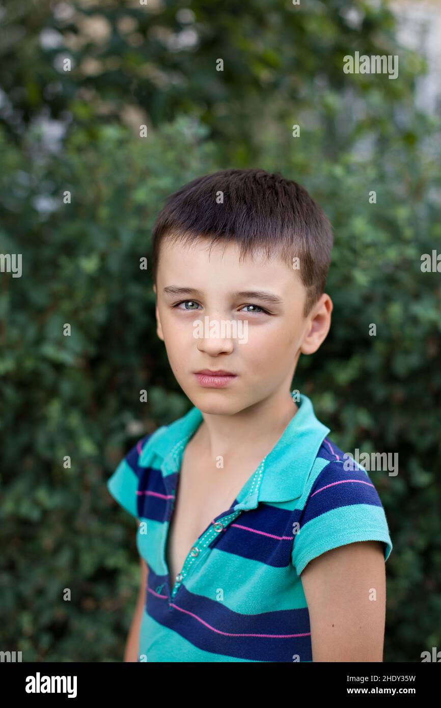 Serious boys hi-res stock photography and images - Alamy