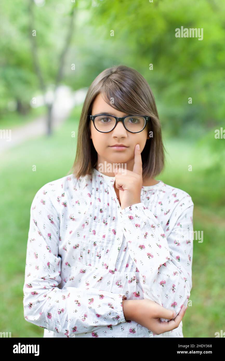 girl, thinking, clever, girls, think, thinks, clevers Stock Photo - Alamy