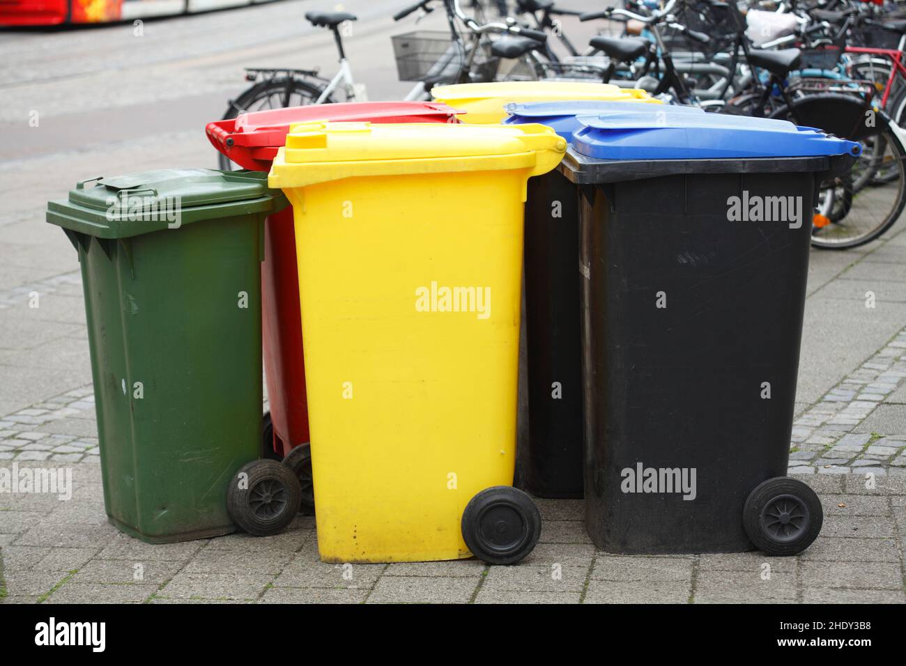 Separation dustbins hi-res stock photography and images - Alamy