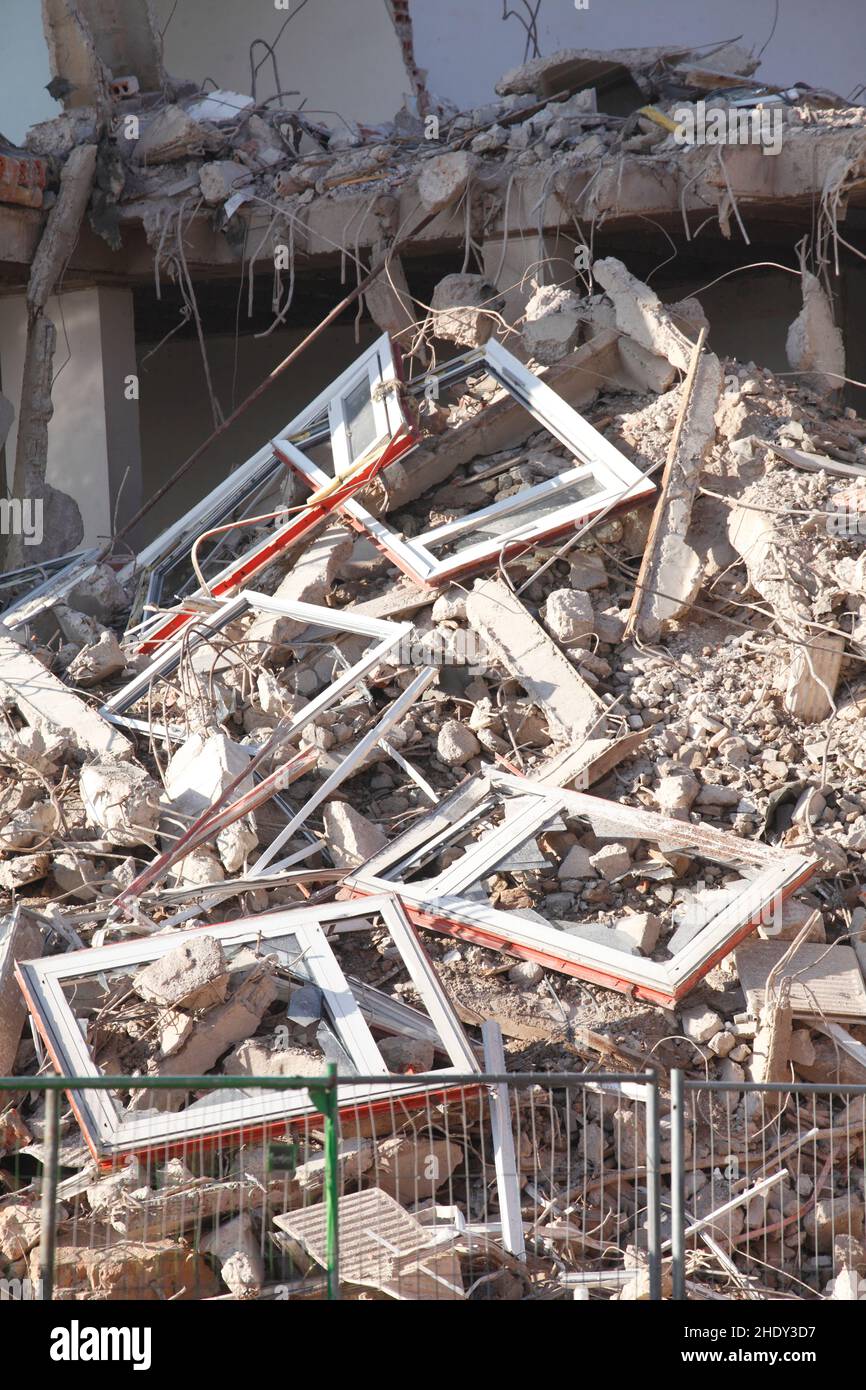 Debris house hi-res stock photography and images - Alamy