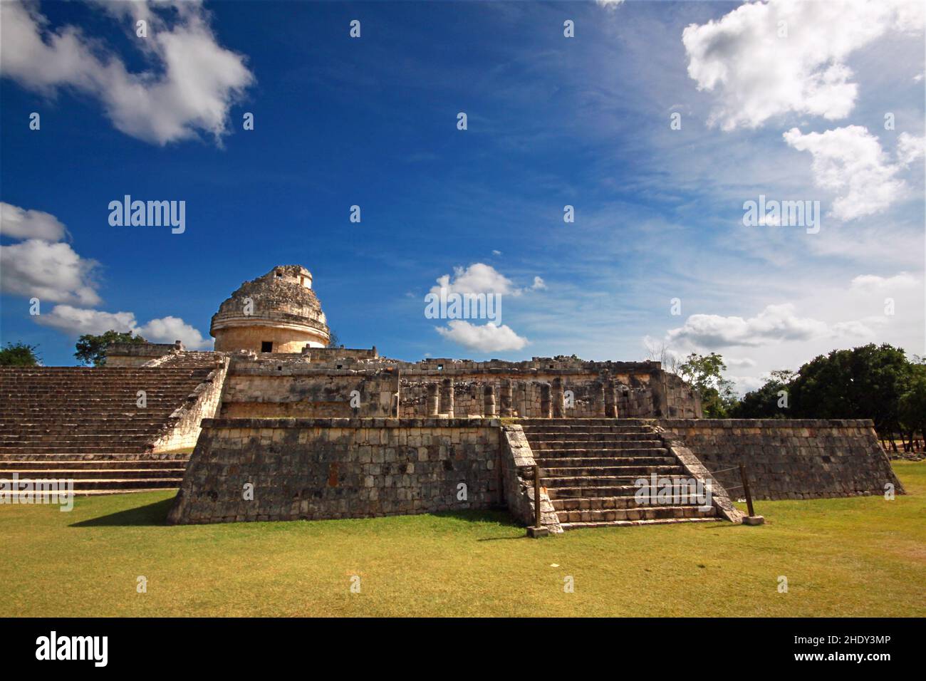 The Mayan observatory at the city of Chichen-itza Stock Photo - Alamy