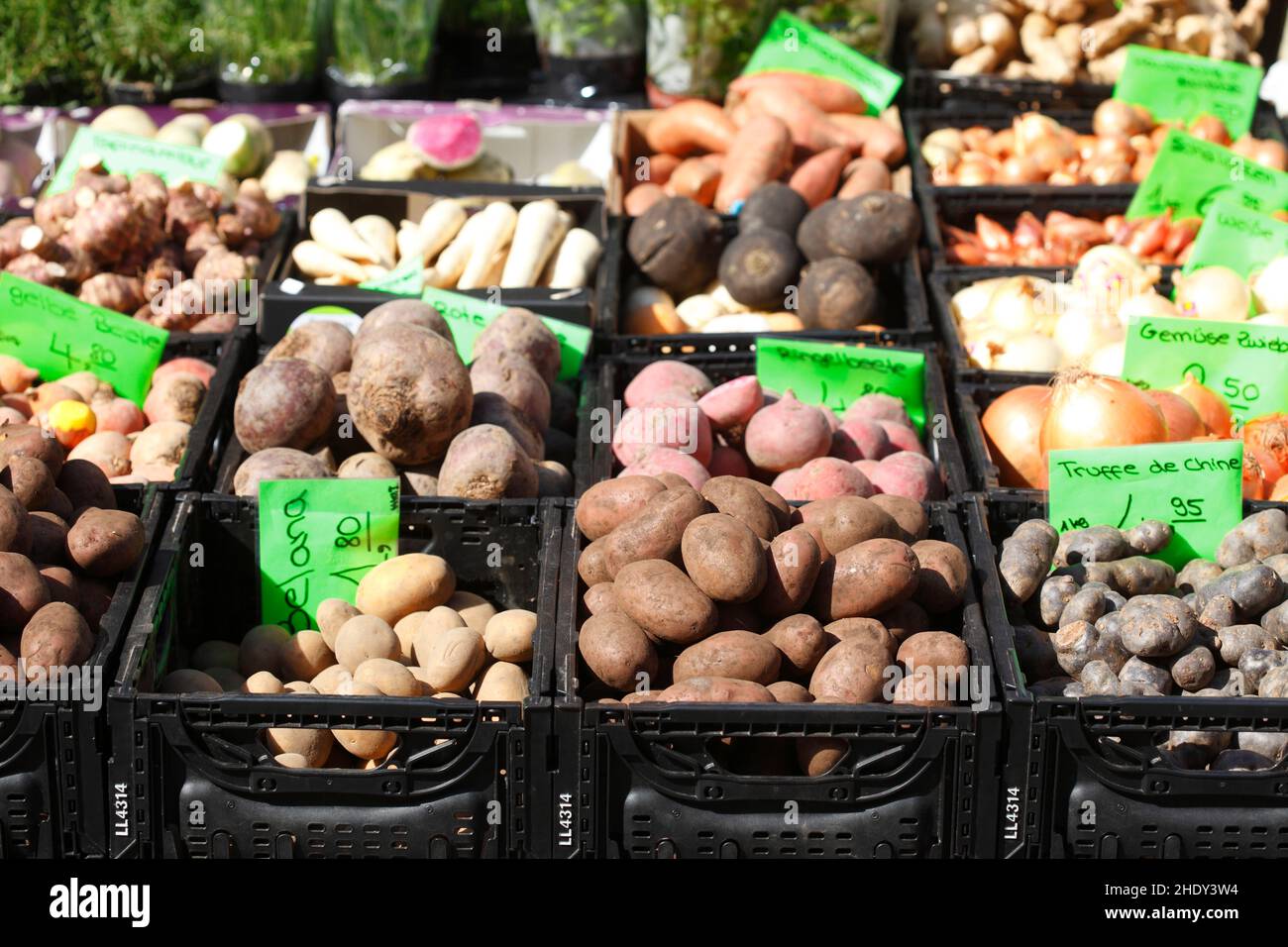 Vegetables market stall weekly hi-res stock photography and images - Alamy