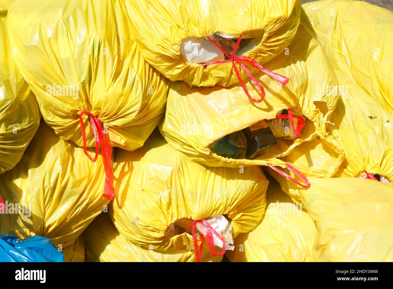 plastic trash, gelber sack, plastic trashs Stock Photo - Alamy