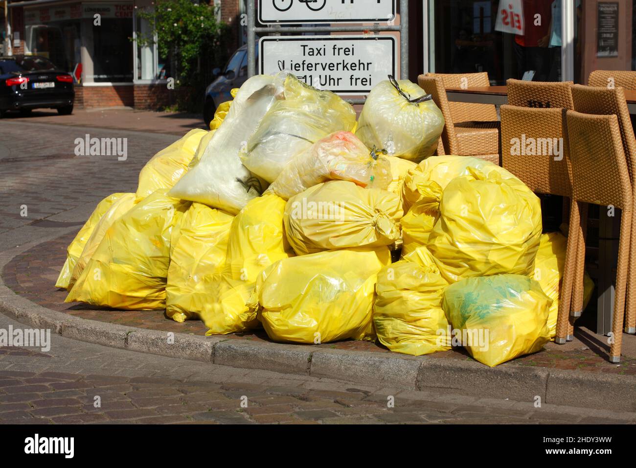 Gelber sack hi-res stock photography and images - Alamy