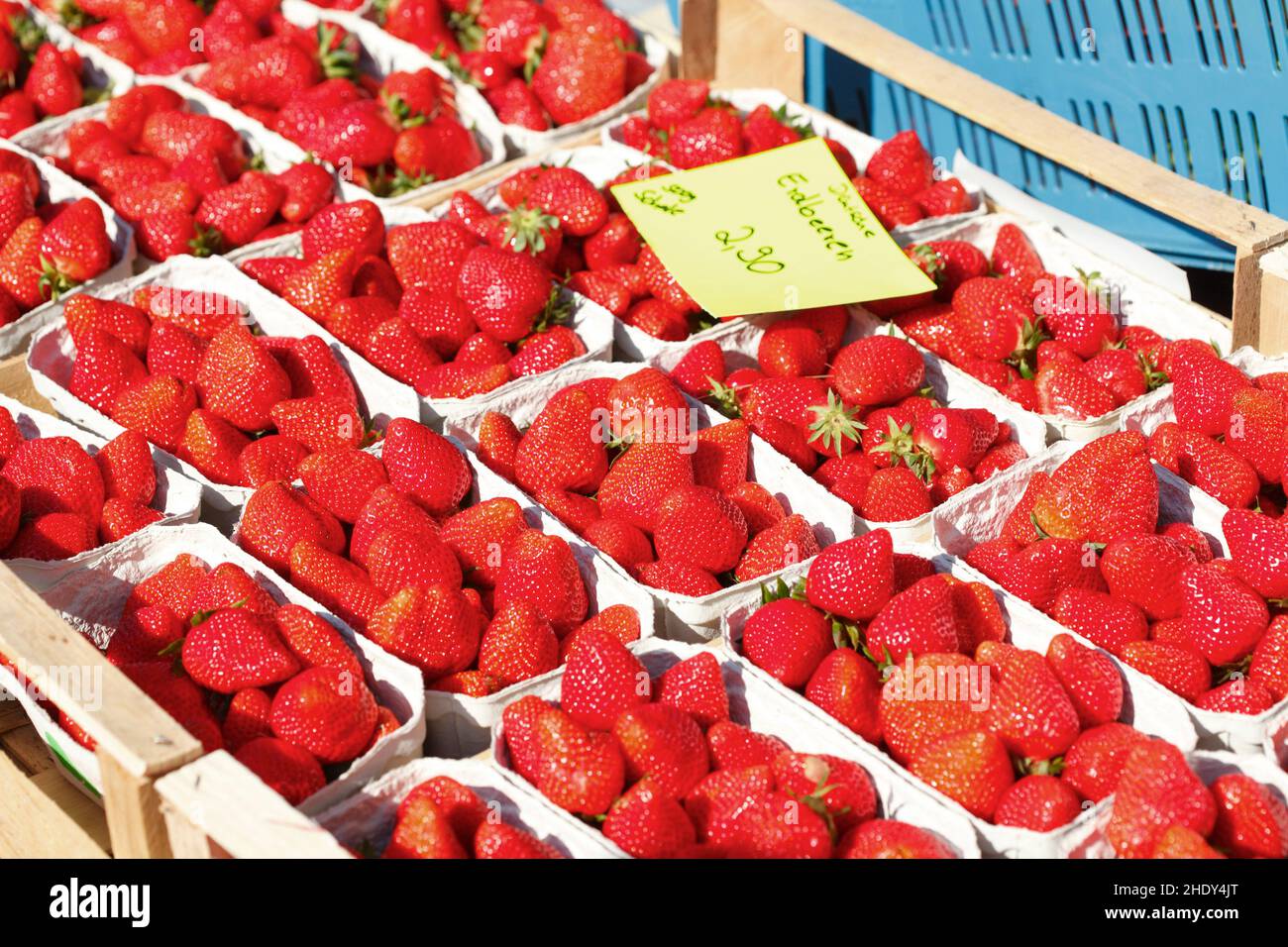 strawberry, fruit stand, strawberries, fruit stands Stock Photo - Alamy
