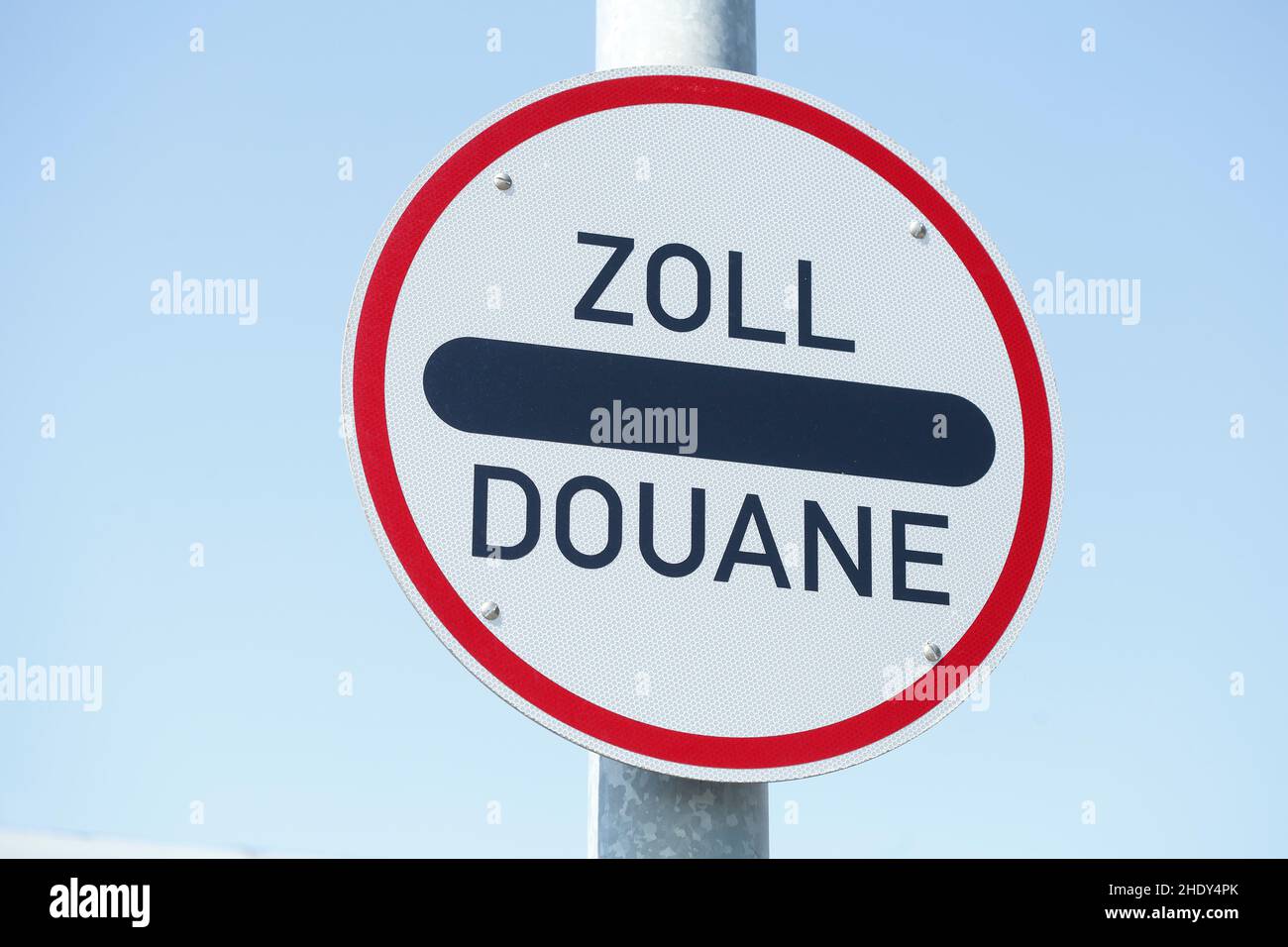 German border sign hi-res stock photography and images - Alamy