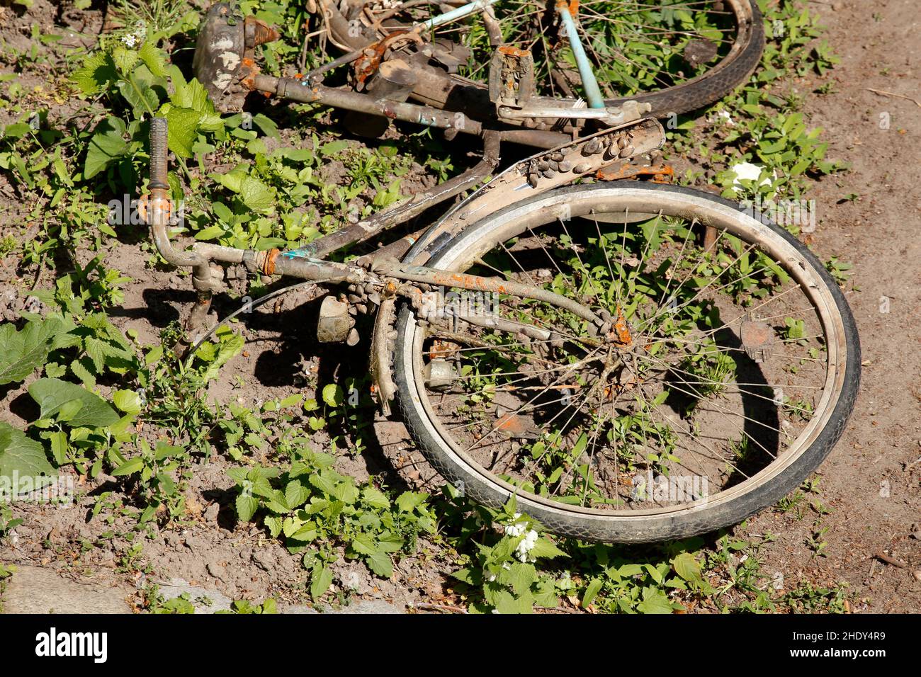 Bicycle scrap hi-res stock photography and images - Alamy