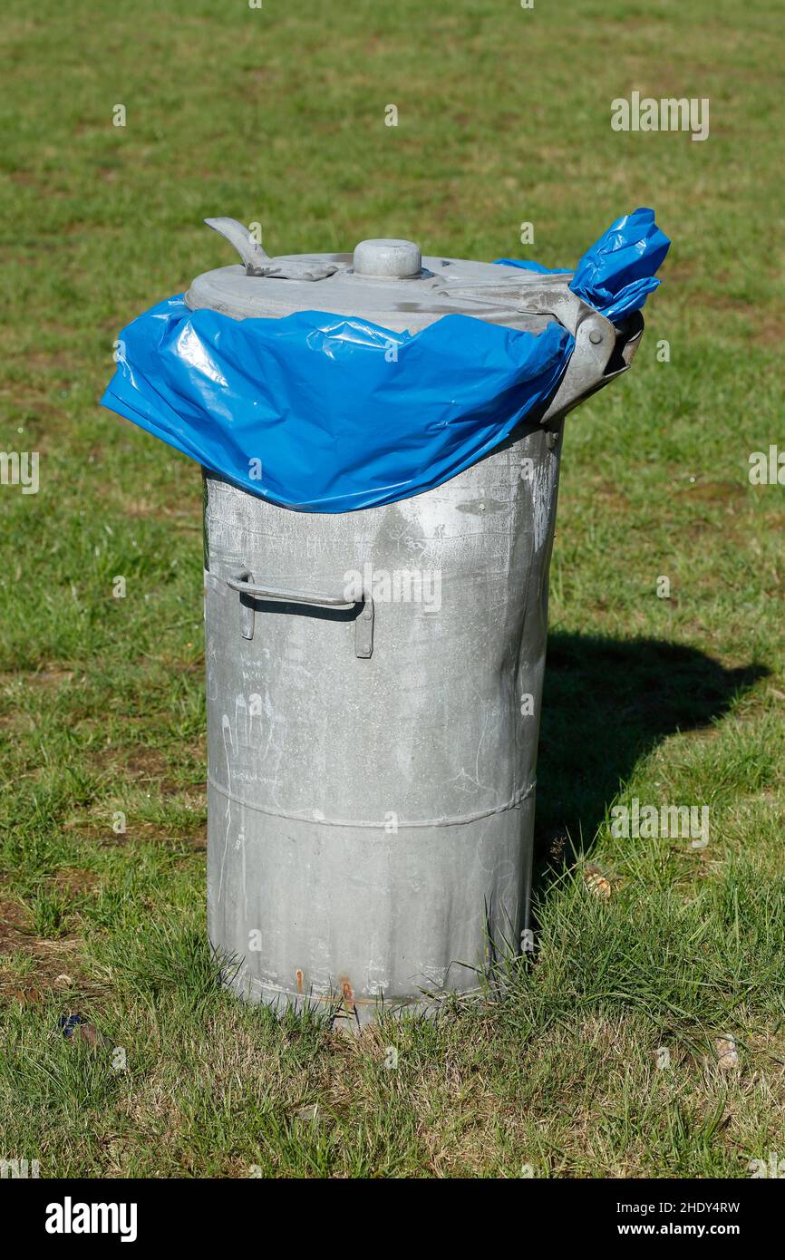 Dustbin day hi-res stock photography and images - Alamy