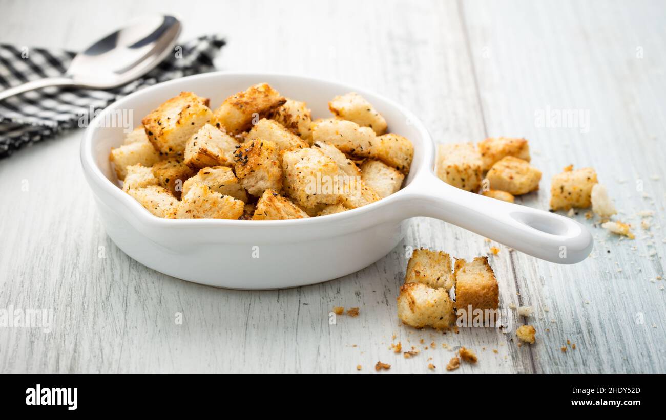 roasting, bread cubes Stock Photo - Alamy