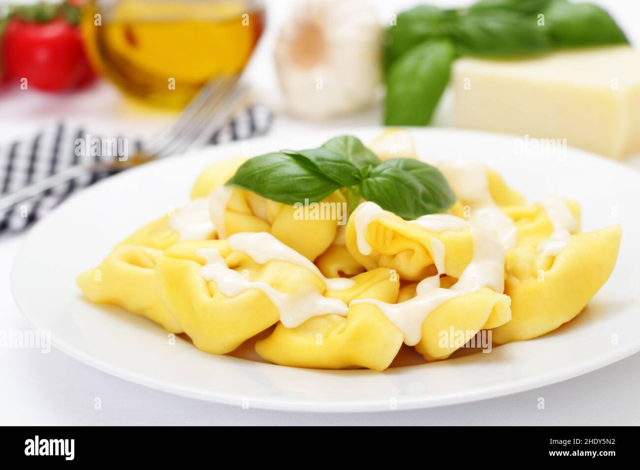 tortellini, cheese sauce, tortellinis, cheese sauces Stock Photo - Alamy