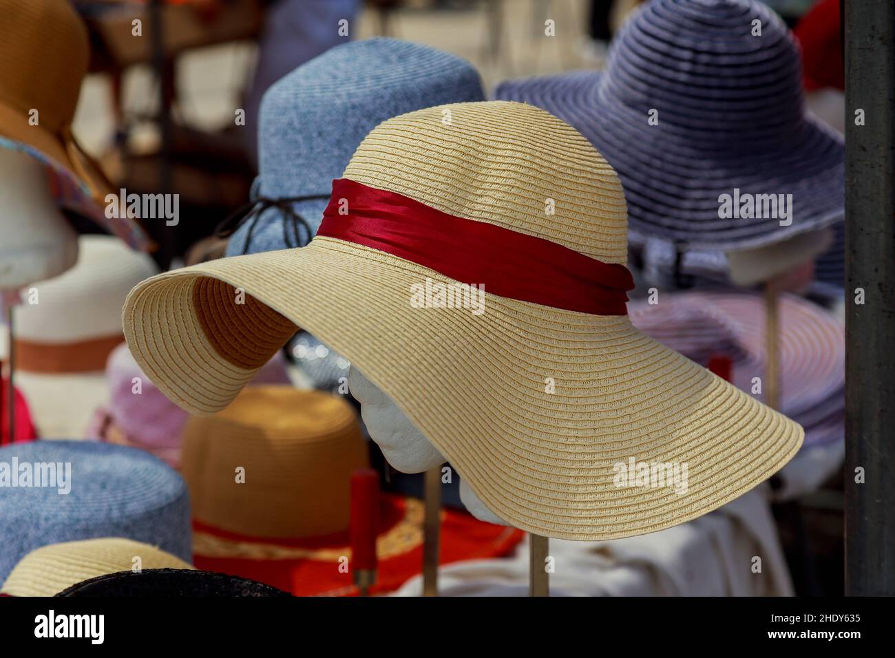 Lady hat hi-res stock photography and images - Alamy