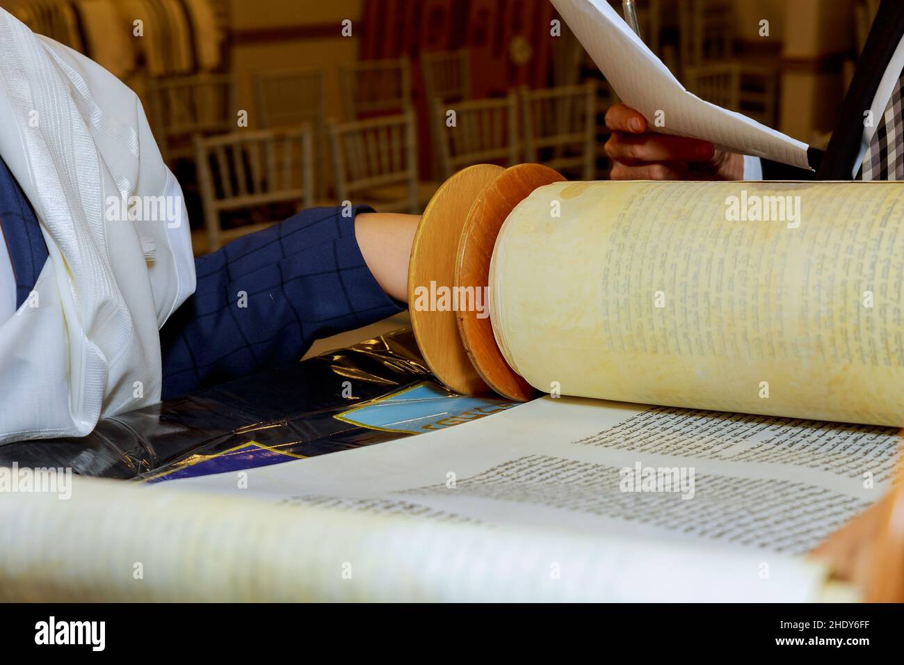 Person reading scroll hi-res stock photography and images - Alamy
