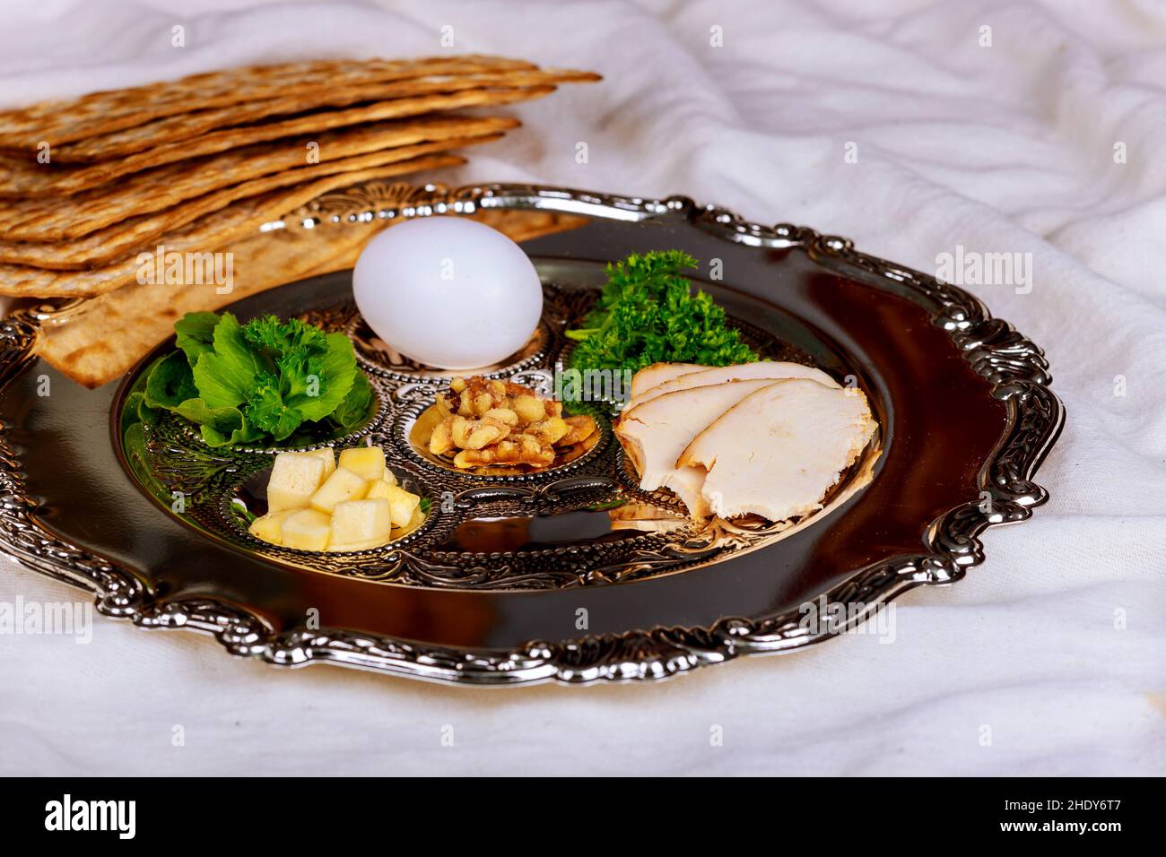 Seder plate hi-res stock photography and images - Alamy
