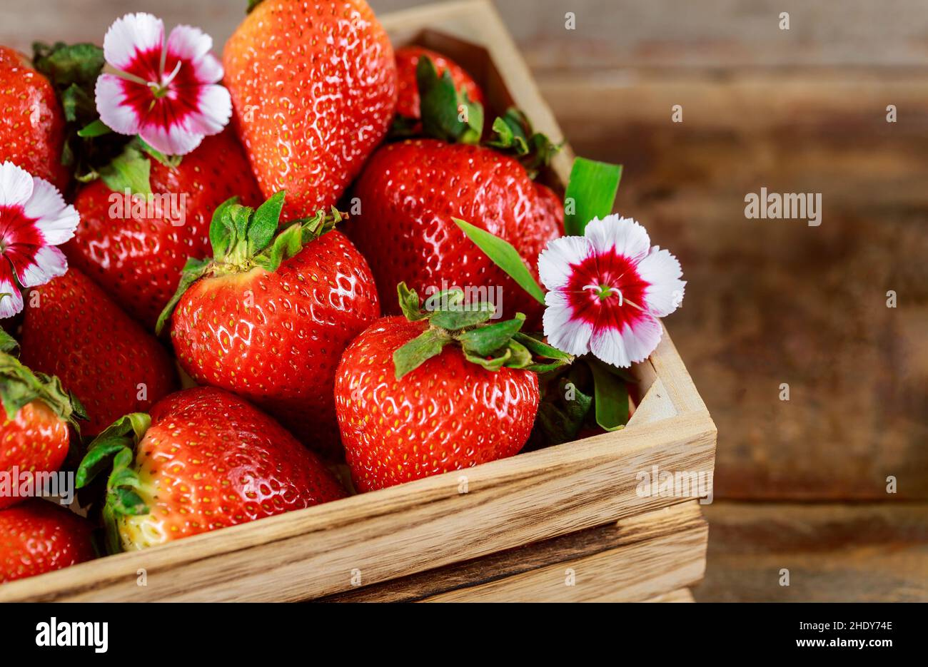 Crates of strawberry hi-res stock photography and images - Alamy